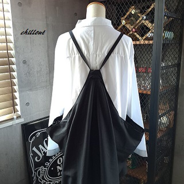 【背中がかわいい】エプロンドレス：ミリタリー：ブラック【0596】 | iichi 日々の暮らしを心地よくするハンドメイドやアンティークのマーケットプレイス