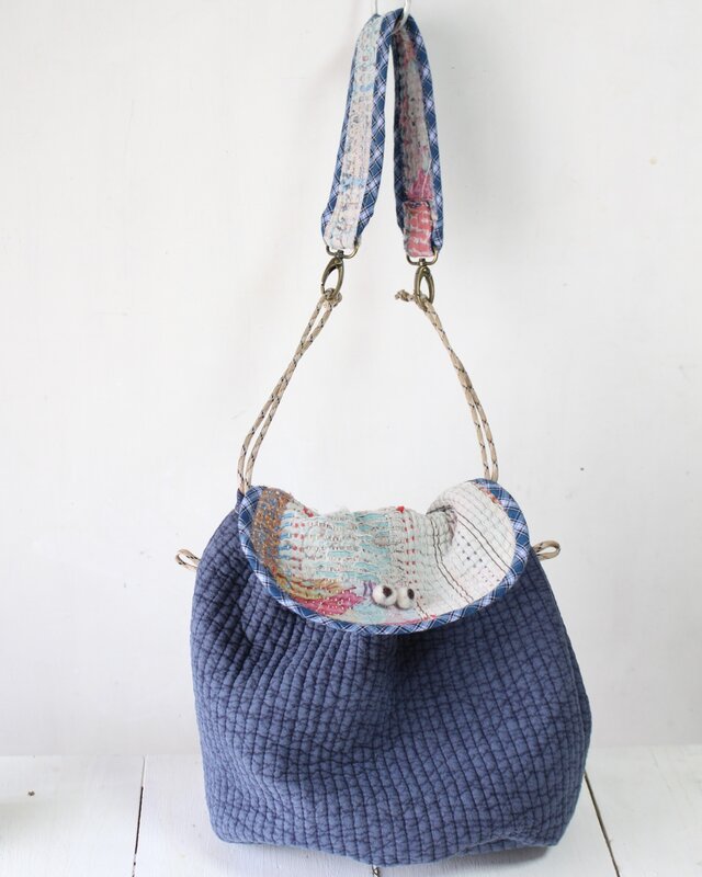 personal effect bag MAMOGURUMI BL | iichi 日々の暮らしを心地よくするハンドメイドやアンティークのマーケットプレイス