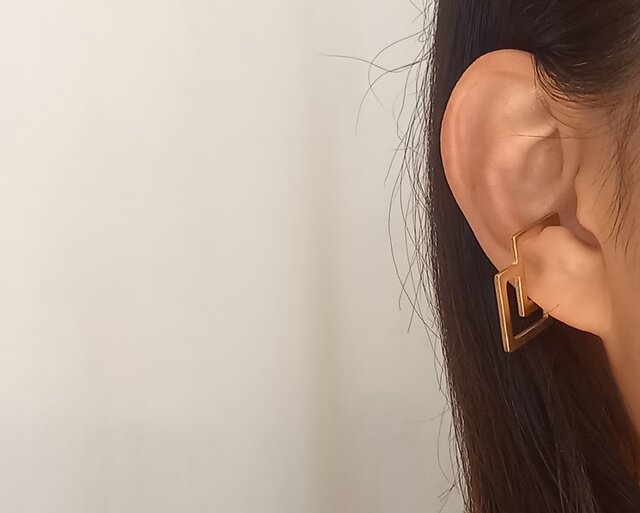 Utoka ☆ brass アレンジ イヤーカフ (Bｰ1) | iichi 日々の暮らしを心地よくするハンドメイドやアンティークのマーケットプレイス