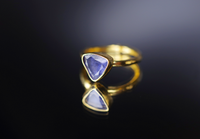 NEW ☆ 新作 ☆『アイオライト』の世界でひとつの天然石リングsilver925 + k18コーティング | iichi 日々の暮らしを心地よくするハンドメイドやアンティークのマーケットプレイス