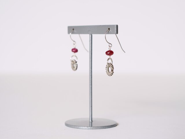 -Ruby・Silver- pierce | iichi 日々の暮らしを心地よくするハンドメイドやアンティークのマーケットプレイス