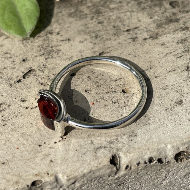 ガーネット 3.5×7.5 ピクセルカット シルバーSV925リング | iichi 日々の暮らしを心地よくするハンドメイドやアンティークのマーケットプレイス