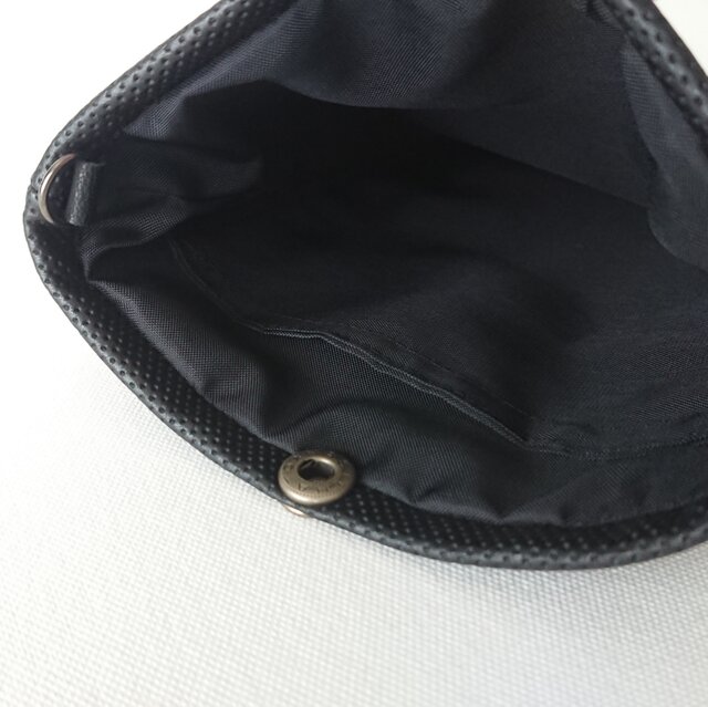 black annco leather pochette | iichi 日々の暮らしを心地よくするハンドメイドやアンティークのマーケットプレイス