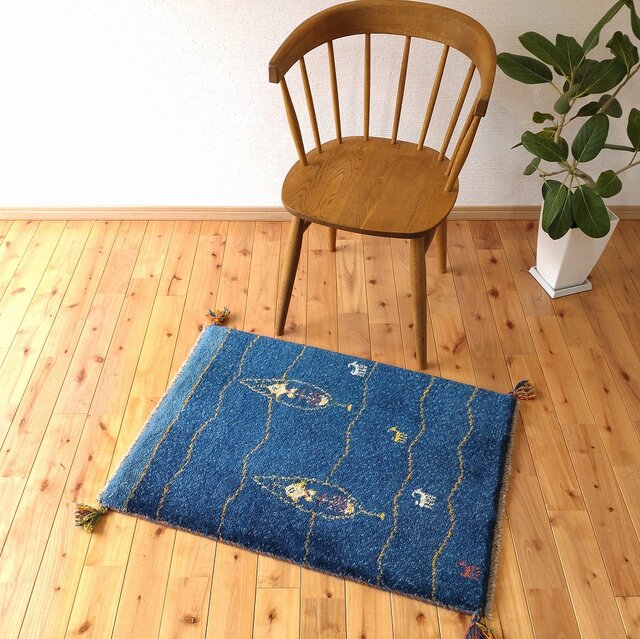 感謝キャンペーン50％OFF】ペルシャ ギャッベ 玄関マット 85×60cm ブルー 糸杉 RJ3456 | iichi 日々の暮らしを心地よくするハンドメイドやアンティークのマーケットプレイス