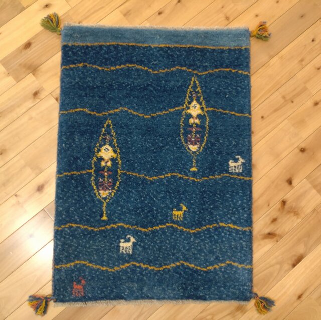 感謝キャンペーン50％OFF】ペルシャ ギャッベ 玄関マット 85×60cm ブルー 糸杉 RJ3456 | iichi 日々の暮らしを心地よくするハンドメイドやアンティークのマーケットプレイス
