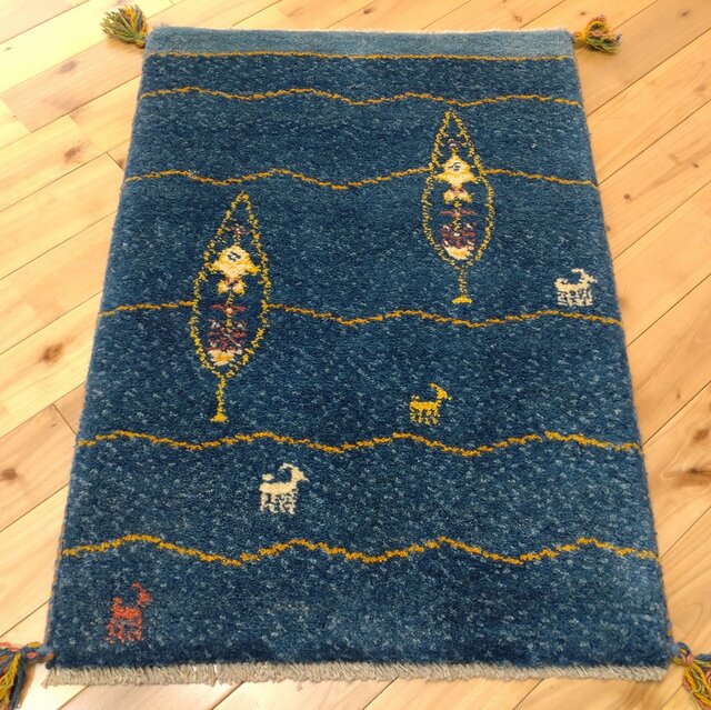 感謝キャンペーン50％OFF】ペルシャ ギャッベ 玄関マット 85×60cm ブルー 糸杉 RJ3456 | iichi 日々の暮らしを心地よくするハンドメイドやアンティークのマーケットプレイス