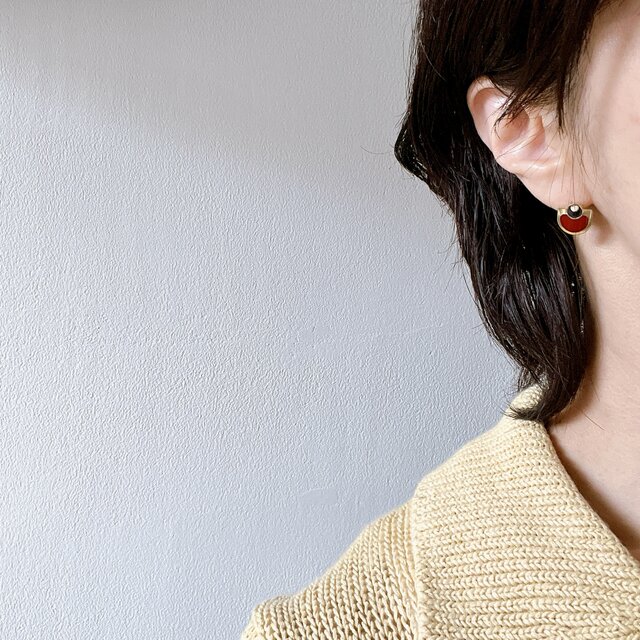 P453-ヴィンテージピアス U.S.A. 1980s Gold filled red & black | iichi 日々の暮らしを心地よくするハンドメイドやアンティークのマーケットプレイス