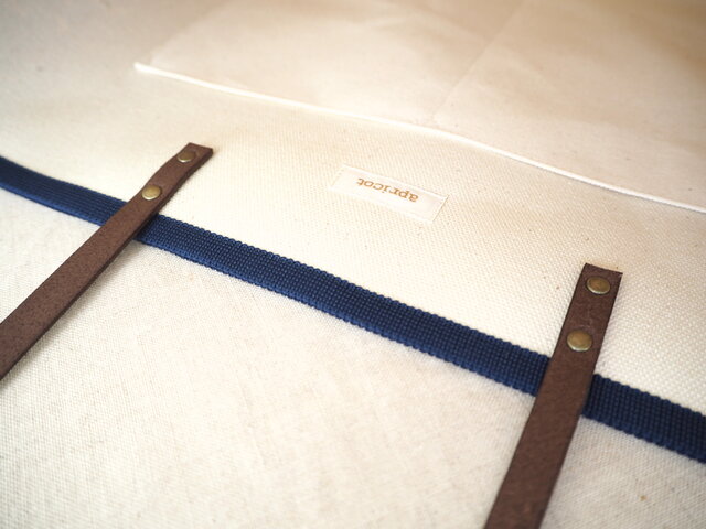 1点限り ラミネートパッチワーク横長バッグ ブルー系Irma | iichi 日々の暮らしを心地よくするハンドメイドやアンティークのマーケットプレイス