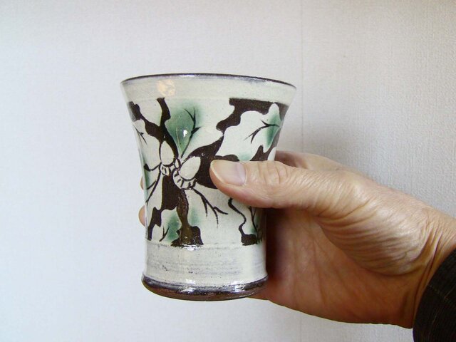 ドングリ文フリーカップ（二彩） | iichi 日々の暮らしを心地よくするハンドメイドやアンティークのマーケットプレイス