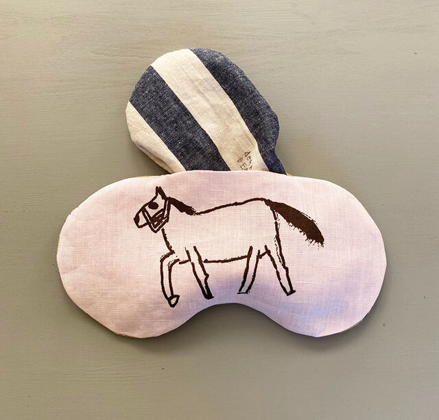 あずきとラベンダーのピロー うま P-44 | iichi 日々の暮らしを心地よくするハンドメイドやアンティークのマーケットプレイス