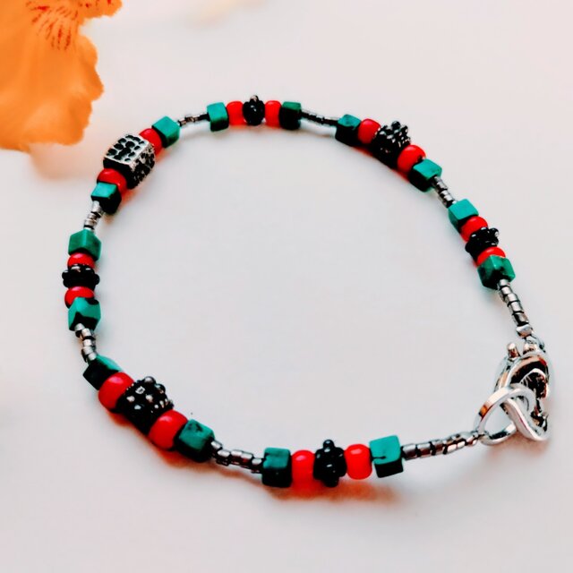 トルコ石&トンボ玉ブレスレット | iichi 日々の暮らしを心地よくするハンドメイドやアンティークのマーケットプレイス