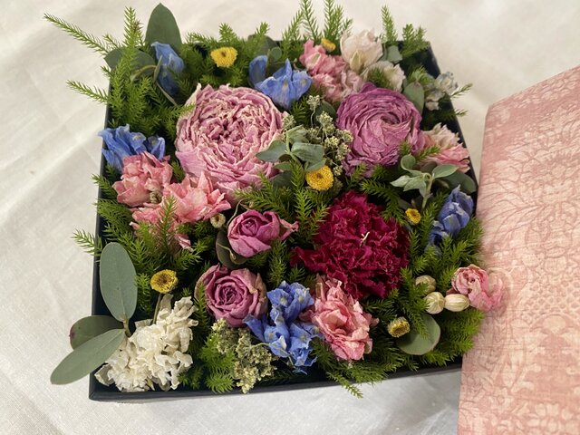 母の日フラワーBOX(P) | iichi 日々の暮らしを心地よくするハンドメイドやアンティークのマーケットプレイス