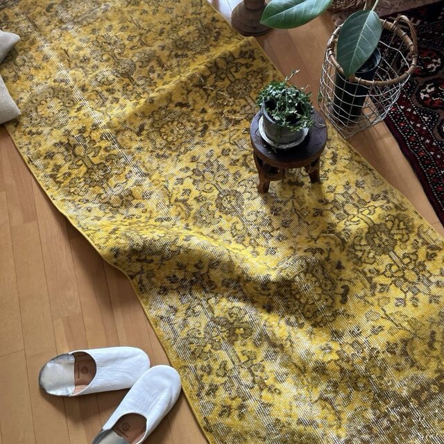 80×204 フローラルボタニカル イエローオーバダイ トルコヴィンテージラグ | iichi 日々の暮らしを心地よくするハンドメイドやアンティークのマーケットプレイス