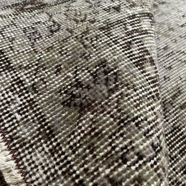 123×204 グレイオーバーダイ フローラルボタニカル トルコヴィンテージラグ | iichi 日々の暮らしを心地よくするハンドメイドやアンティークのマーケットプレイス