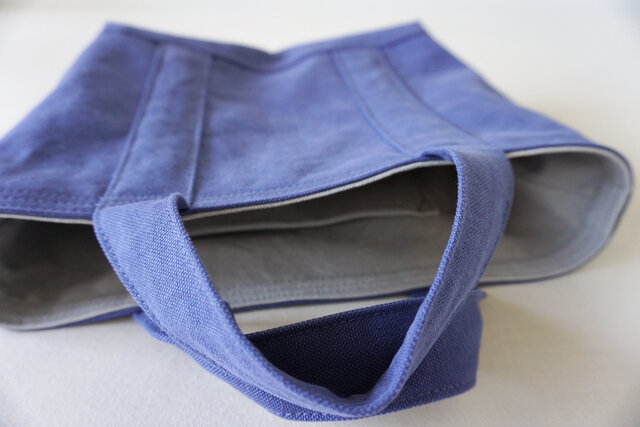 TOTE BAG -bicolor- (M) / purpleblue × lightgray | iichi 日々の暮らしを心地よくするハンドメイドやアンティークのマーケットプレイス