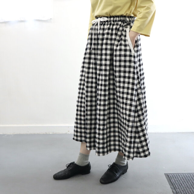 リネン100% チェックギャザースカート (black gingham) | iichi 日々の暮らしを心地よくするハンドメイドやアンティークのマーケットプレイス
