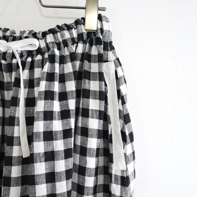 リネン100% チェックギャザースカート (black gingham) | iichi 日々の暮らしを心地よくするハンドメイドやアンティークのマーケットプレイス