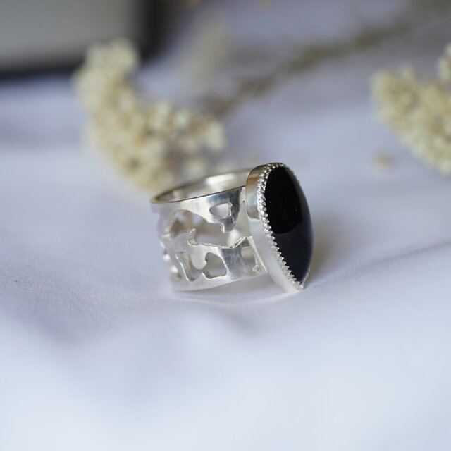 SV925 Pear B Onyx Arabesque Ring(RAR10SV_BO#14.5) | iichi 日々の暮らしを心地よくするハンドメイドやアンティークのマーケットプレイス