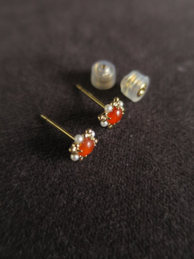 K18 Orange jadeite・Seed pearl Pierce | iichi 日々の暮らしを心地よくするハンドメイドやアンティークのマーケットプレイス