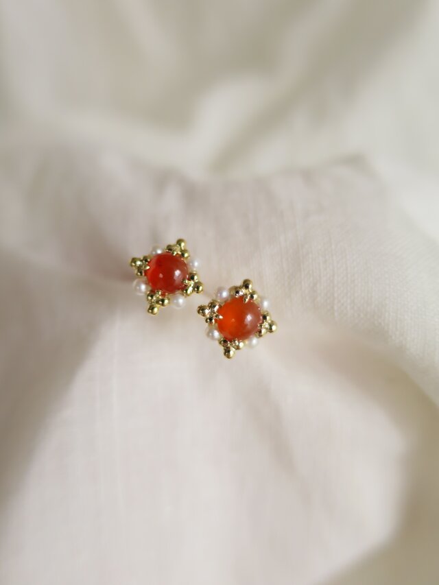 K18 Orange jadeite・Seed pearl Pierce | iichi 日々の暮らしを心地よくするハンドメイドやアンティークのマーケットプレイス