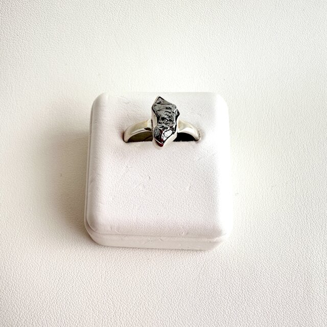 meteorite/隕石リング⑨-23号 | iichi 日々の暮らしを心地よくするハンドメイドやアンティークのマーケットプレイス