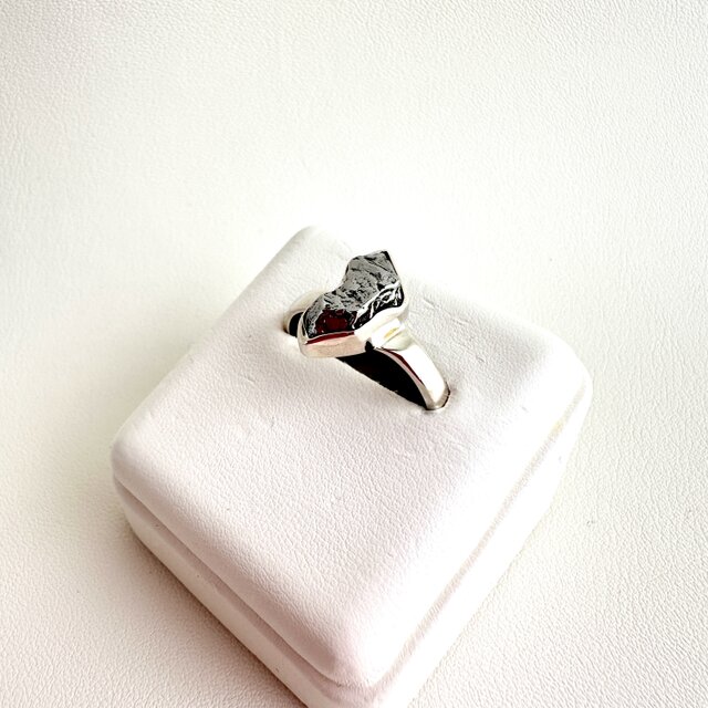 meteorite/隕石リング⑨-23号 | iichi 日々の暮らしを心地よくするハンドメイドやアンティークのマーケットプレイス