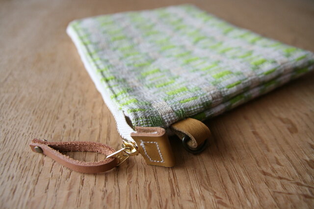 北欧手織りポーチ（グリーン）ML | iichi 日々の暮らしを心地よくするハンドメイドやアンティークのマーケットプレイス