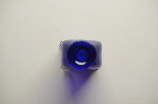 瑠璃色の角花入 | iichi 日々の暮らしを心地よくするハンドメイドやアンティークのマーケットプレイス