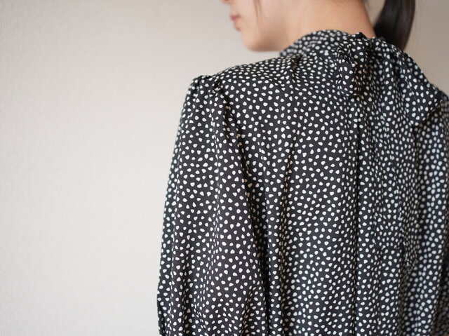 ちょっとレトロ ️ハイネックのうしろリボンワンピ No.295 | iichi 日々の暮らしを心地よくするハンドメイドやアンティークのマーケットプレイス