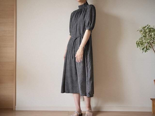 ちょっとレトロ ️ハイネックのうしろリボンワンピ No.295 | iichi 日々の暮らしを心地よくするハンドメイドやアンティークのマーケットプレイス