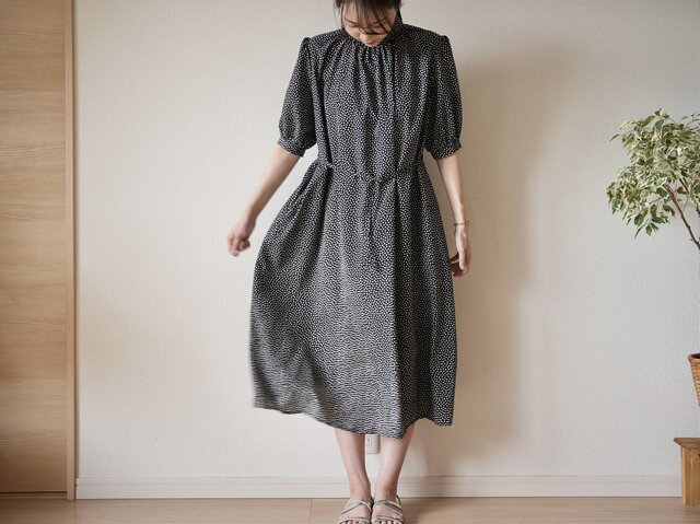 ちょっとレトロ ️ハイネックのうしろリボンワンピ No.295 | iichi 日々の暮らしを心地よくするハンドメイドやアンティークのマーケットプレイス