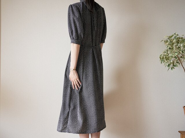 ちょっとレトロ ️ハイネックのうしろリボンワンピ No.295 | iichi 日々の暮らしを心地よくするハンドメイドやアンティークのマーケットプレイス