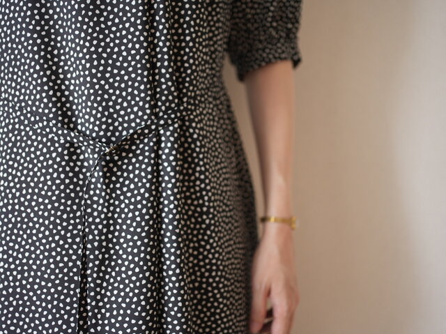 ちょっとレトロ ️ハイネックのうしろリボンワンピ No.295 | iichi 日々の暮らしを心地よくするハンドメイドやアンティークのマーケットプレイス