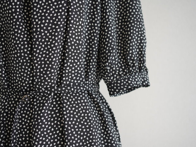 ちょっとレトロ ️ハイネックのうしろリボンワンピ No.295 | iichi 日々の暮らしを心地よくするハンドメイドやアンティークのマーケットプレイス