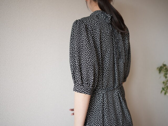 ちょっとレトロ ️ハイネックのうしろリボンワンピ No.295 | iichi 日々の暮らしを心地よくするハンドメイドやアンティークのマーケットプレイス