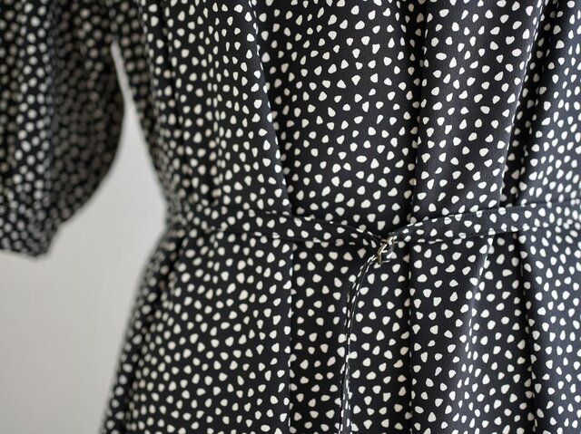 ちょっとレトロ ️ハイネックのうしろリボンワンピ No.295 | iichi 日々の暮らしを心地よくするハンドメイドやアンティークのマーケットプレイス