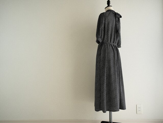 ちょっとレトロ ️ハイネックのうしろリボンワンピ No.295 | iichi 日々の暮らしを心地よくするハンドメイドやアンティークのマーケットプレイス