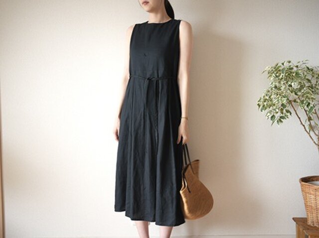 コットンリネンのサマーワンピース・黒 No.302 | iichi 日々の暮らしを心地よくするハンドメイドやアンティークのマーケットプレイス