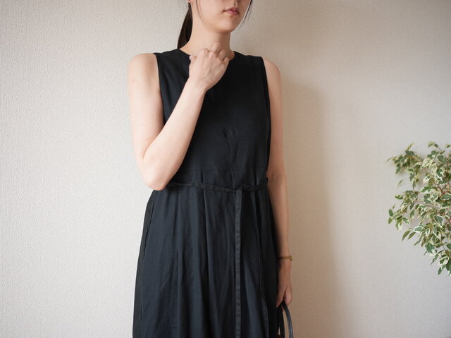 コットンリネンのサマーワンピース・黒 No.302 | iichi 日々の暮らしを心地よくするハンドメイドやアンティークのマーケットプレイス