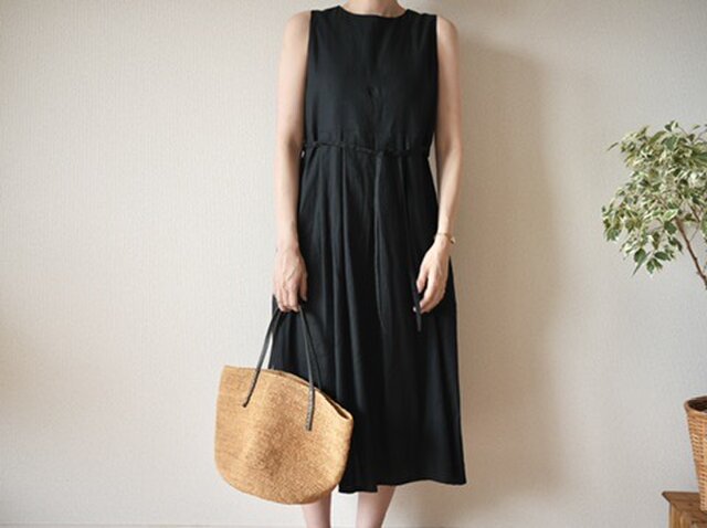 コットンリネンのサマーワンピース・黒 No.302 | iichi 日々の暮らしを心地よくするハンドメイドやアンティークのマーケットプレイス