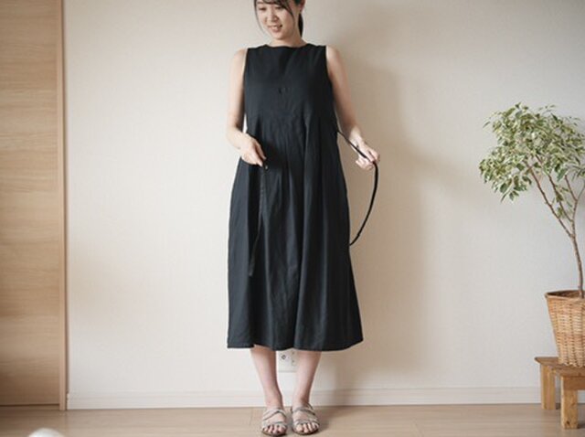 コットンリネンのサマーワンピース・黒 No.302 | iichi 日々の暮らしを心地よくするハンドメイドやアンティークのマーケットプレイス