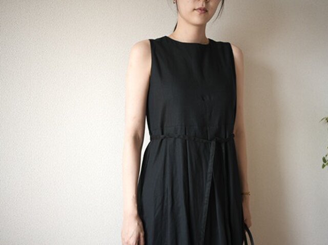 コットンリネンのサマーワンピース・黒 No.302 | iichi 日々の暮らしを心地よくするハンドメイドやアンティークのマーケットプレイス