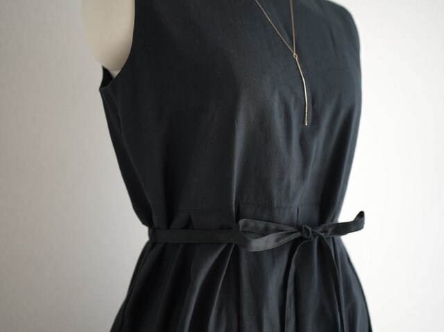 コットンリネンのサマーワンピース・黒 No.302 | iichi 日々の暮らしを心地よくするハンドメイドやアンティークのマーケットプレイス