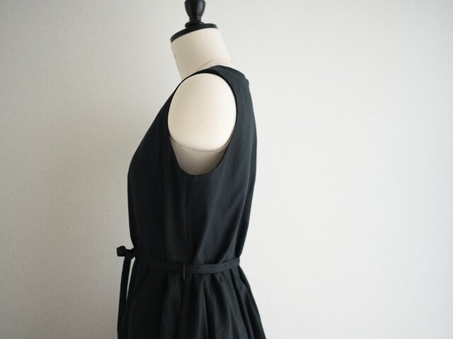 コットンリネンのサマーワンピース・黒 No.302 | iichi 日々の暮らしを心地よくするハンドメイドやアンティークのマーケットプレイス