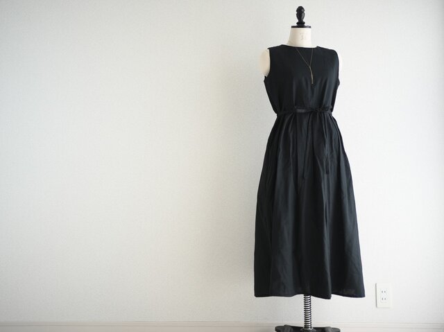 コットンリネンのサマーワンピース・黒 No.302 | iichi 日々の暮らしを心地よくするハンドメイドやアンティークのマーケットプレイス