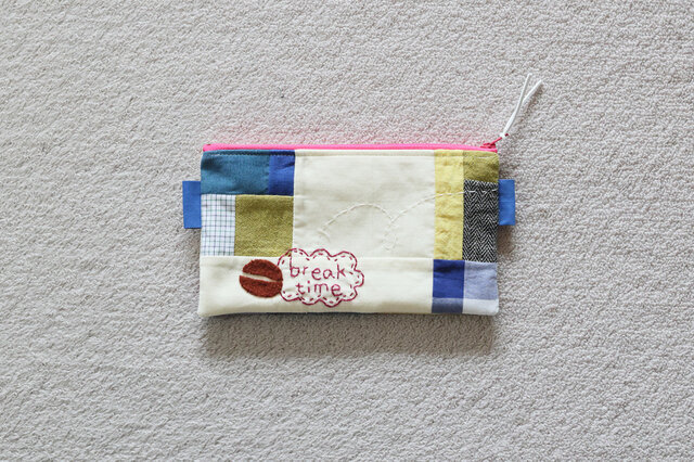 ぺたんこファスナーポーチ coffeetime 再販ピンク2-2 | iichi 日々の暮らしを心地よくするハンドメイドやアンティークのマーケットプレイス