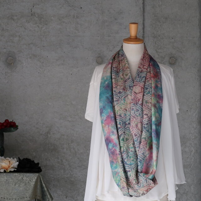 絹 絞りのロングスヌード 着物リメイク | iichi 日々の暮らしを心地よくするハンドメイドやアンティークのマーケットプレイス