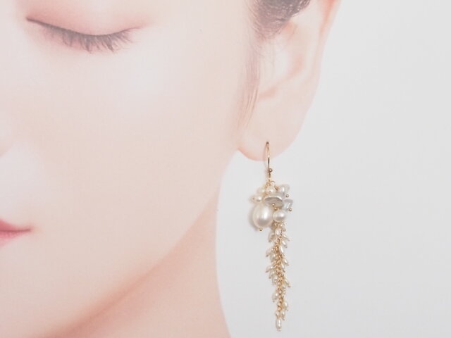 white flower#6（ピアス（14kgf）／イヤリング） | iichi 日々の暮らしを心地よくするハンドメイドやアンティークのマーケットプレイス