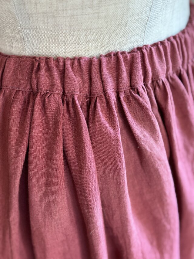 リネン「やさしい赤」85cm丈 ウエストギャザーたっぷり | iichi 日々の暮らしを心地よくするハンドメイドやアンティークのマーケットプレイス