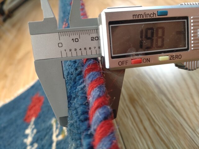 特価25％OFF】ペルシャ ギャッベ ミニランナー 118×43cm 青 ザクロの実 | iichi 日々の暮らしを心地よくするハンドメイドやアンティークのマーケットプレイス